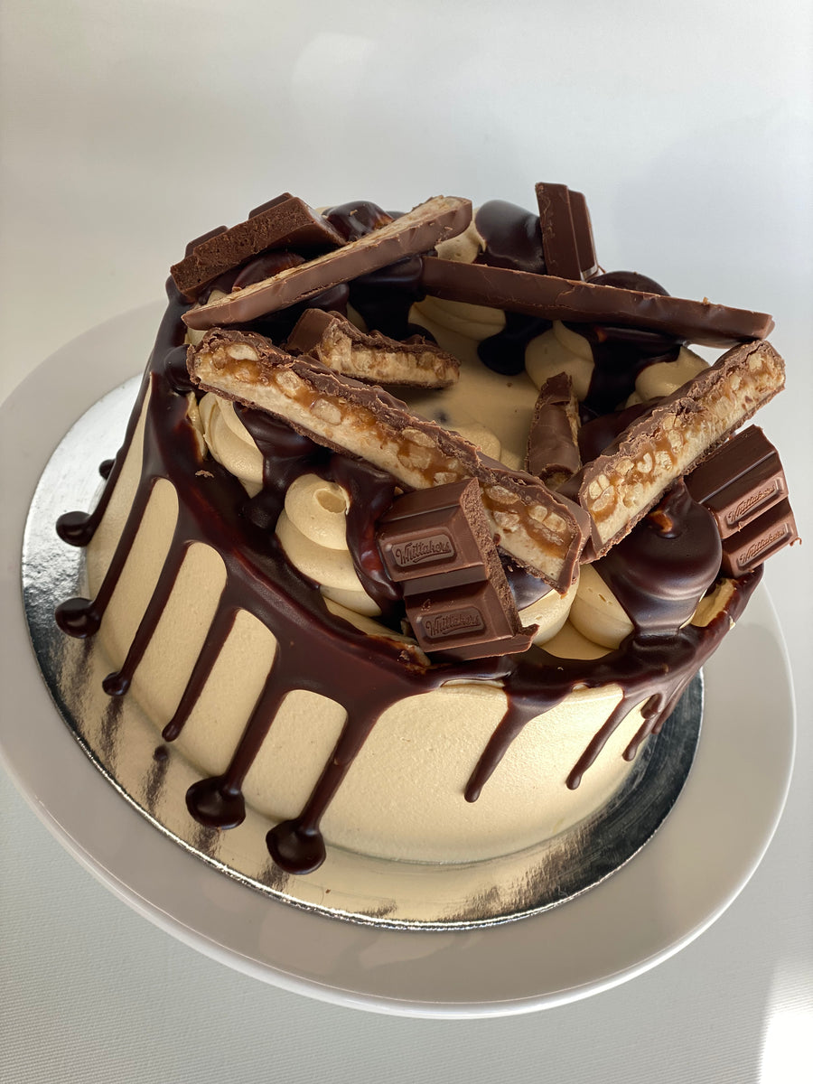 Chocolate Snicker Overload Cake – Fale De Keke